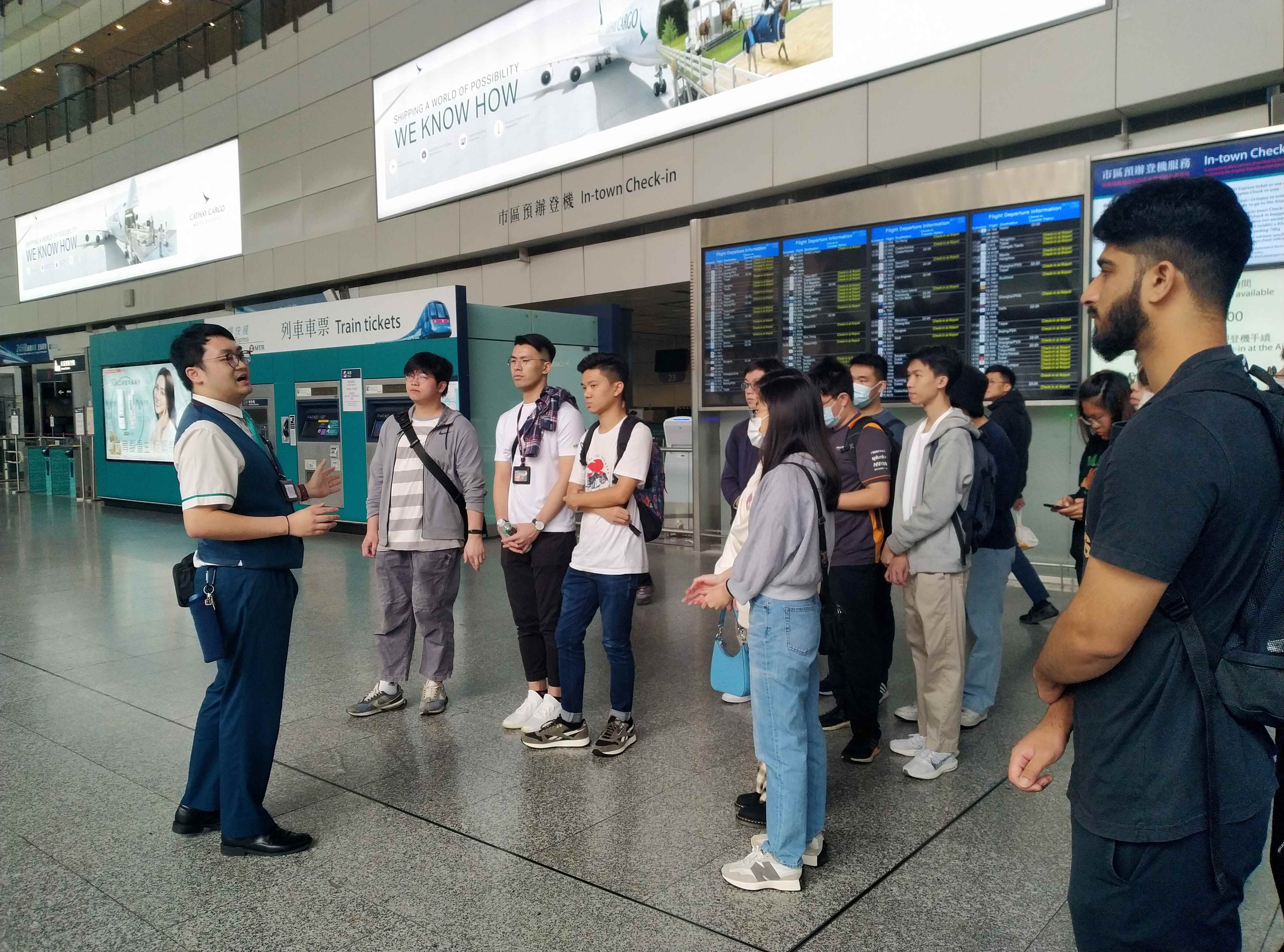 Business Students Visit MTR Hong Kong Station to Learn Operations
