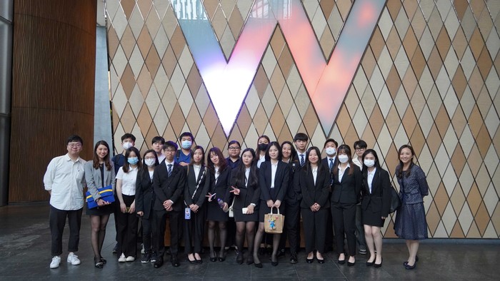 19 BHM Students Visit W Hotel